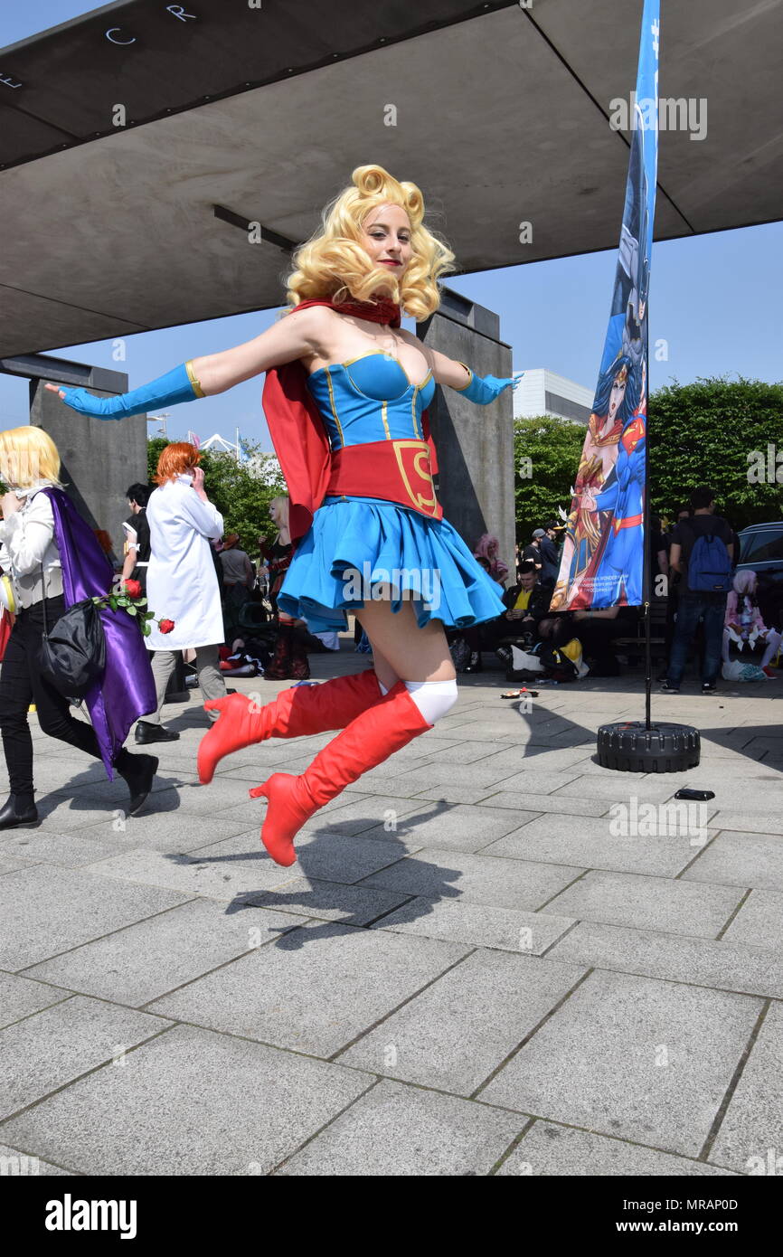 Supergirl comic hi-res stock photography and images - Alamy