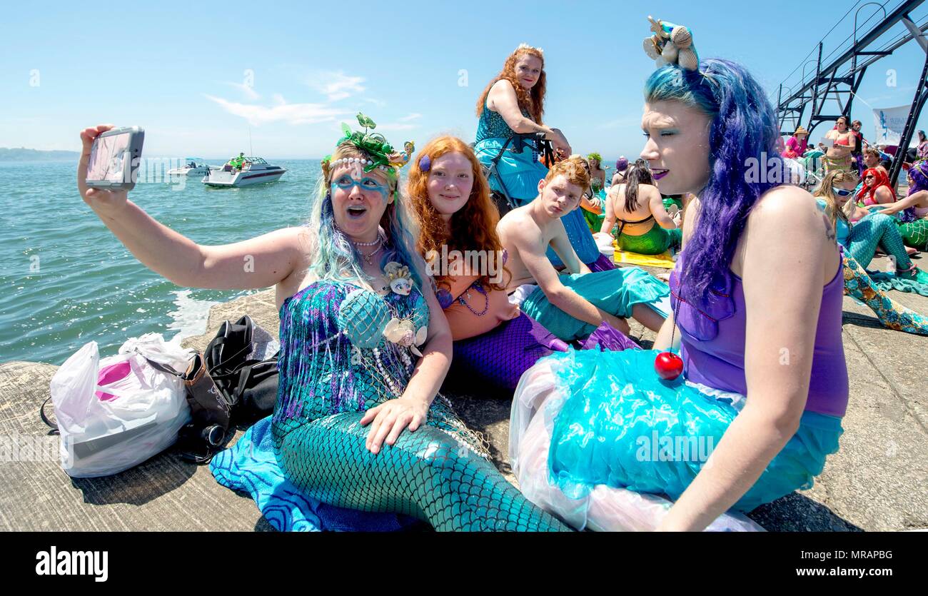 South Haven, Michigan, USA. 26th May, 2018. People gather on the South ...