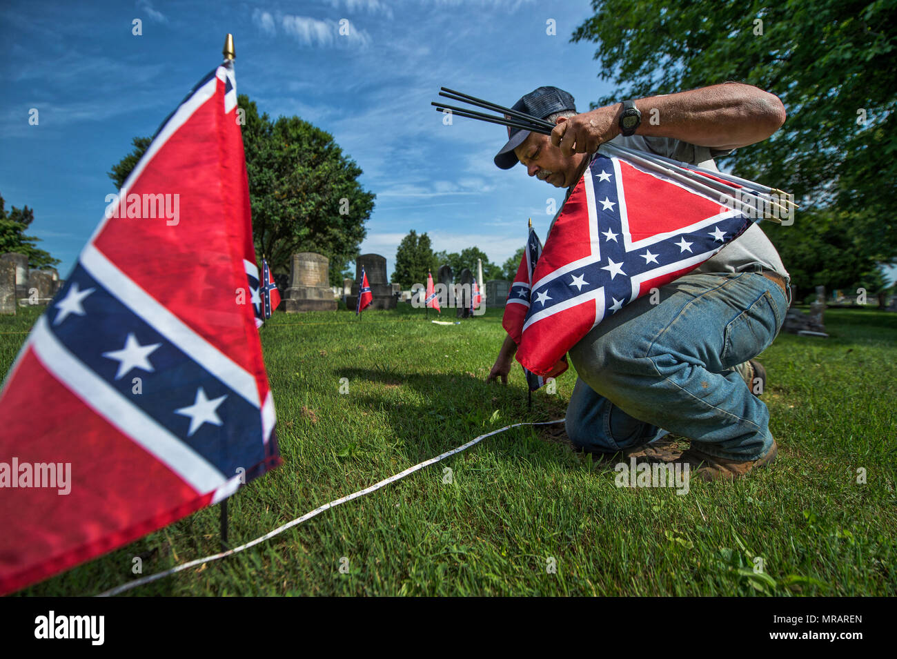 Union and confederate flags hi-res stock photography and images - Alamy