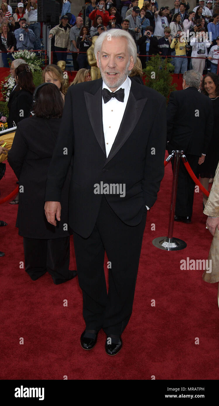 Donald Sutherland arrives at the 74th Annual Academy Awards at the ...