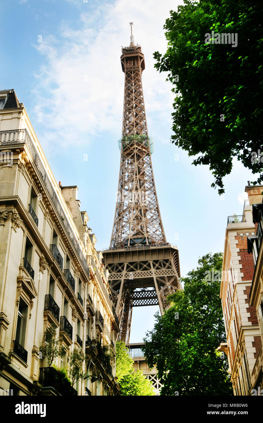 Vertical side image landmark hi-res stock photography and images - Alamy