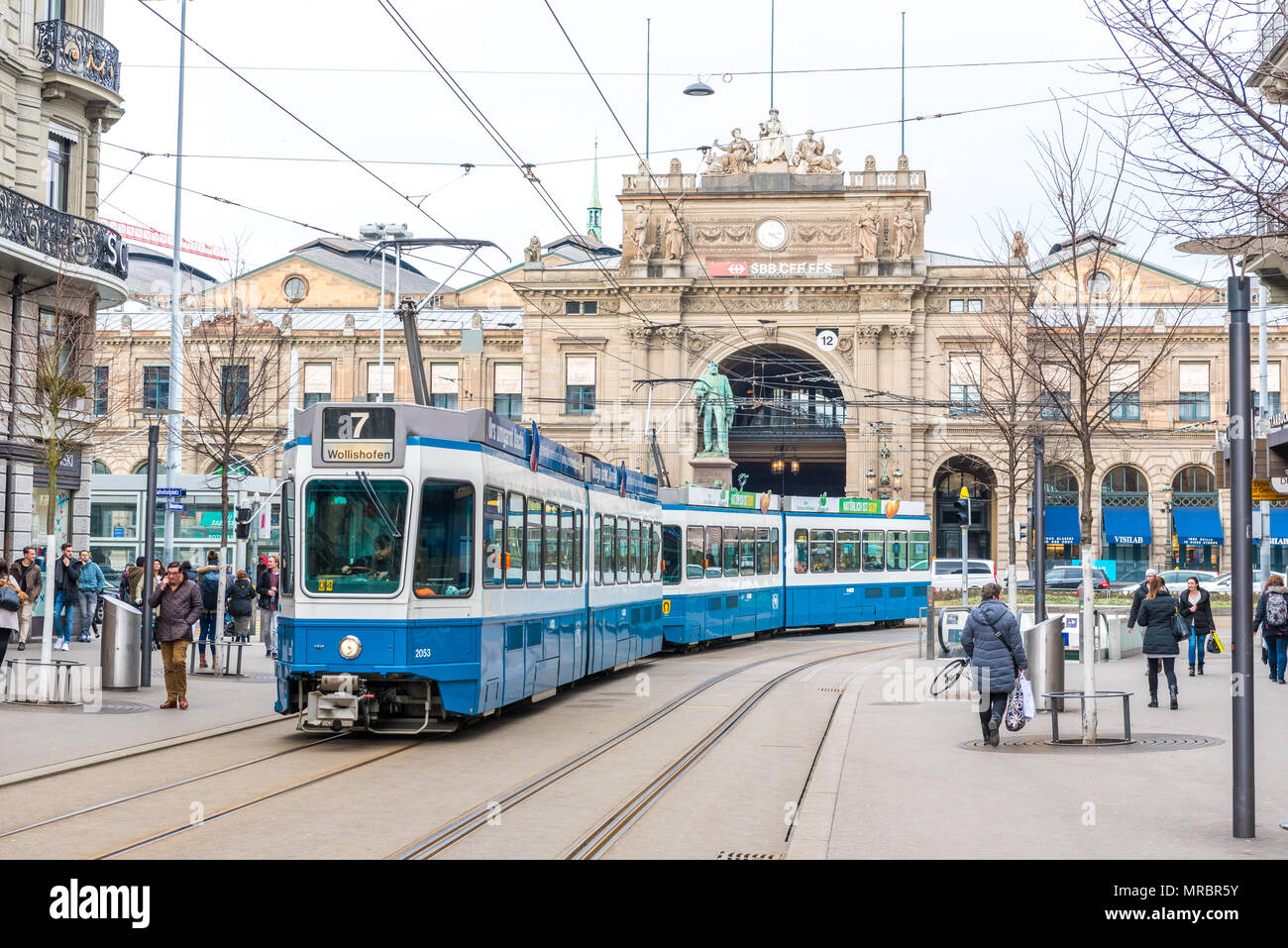 Train station zurich hi-res stock photography and images - Alamy