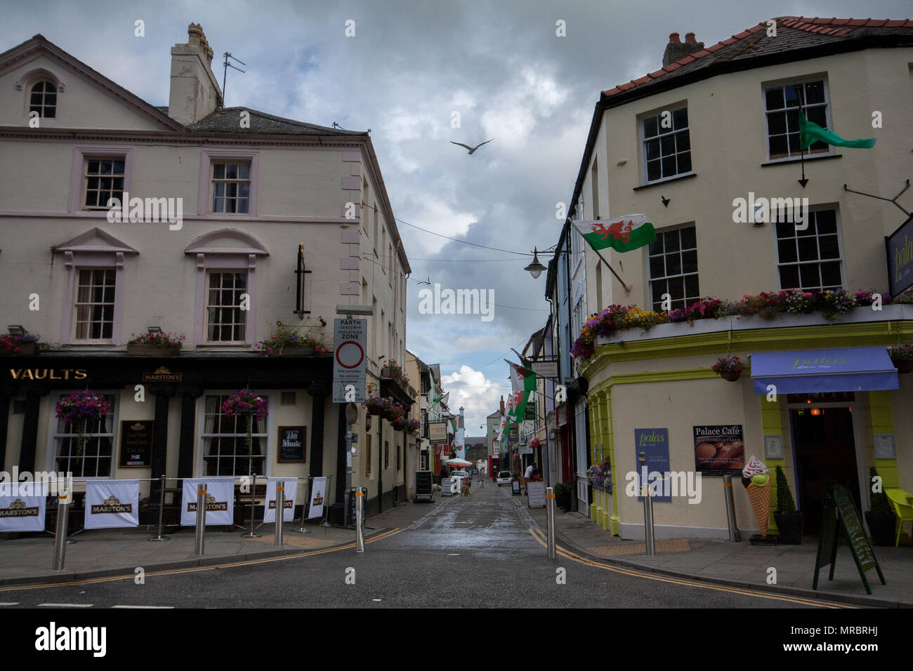 Old store fronts hi-res stock photography and images - Alamy