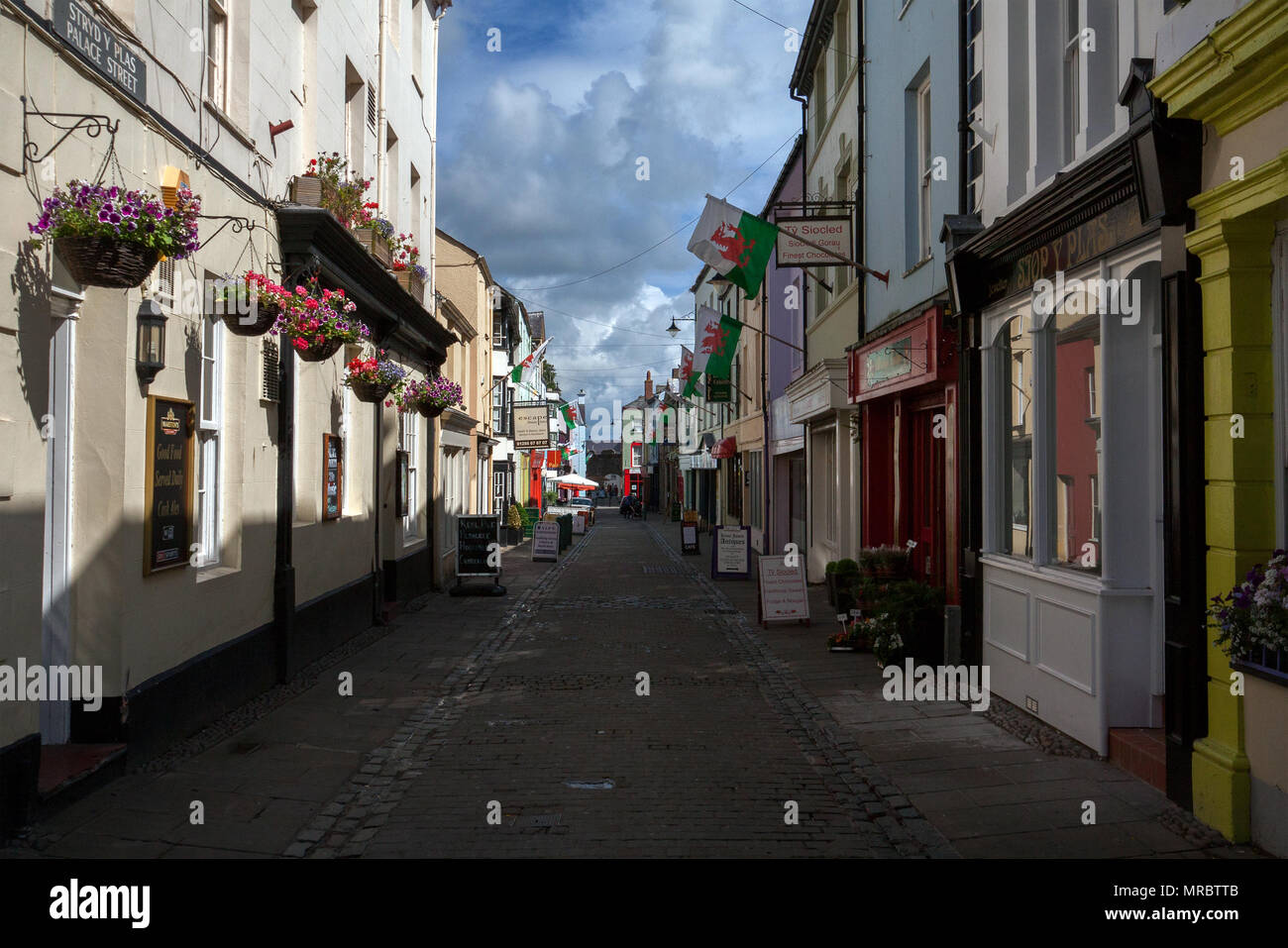 Old store fronts hi-res stock photography and images - Alamy