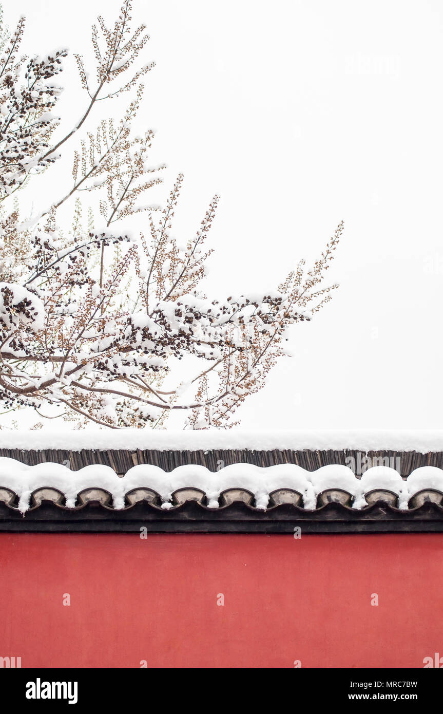 Snowcaped trees and eaves Stock Photo - Alamy