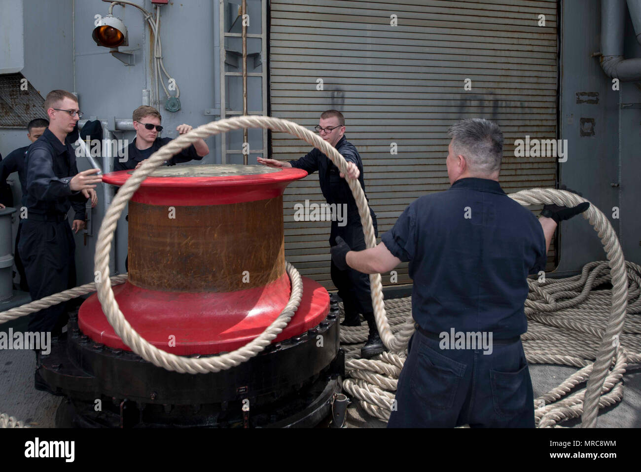 Capstan sailors hi-res stock photography and images - Alamy