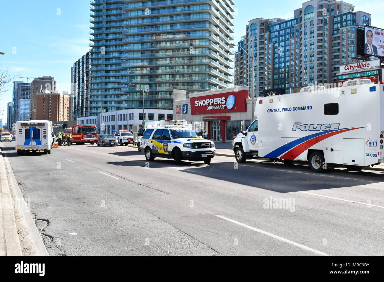 Yonge and finch hi-res stock photography and images - Alamy