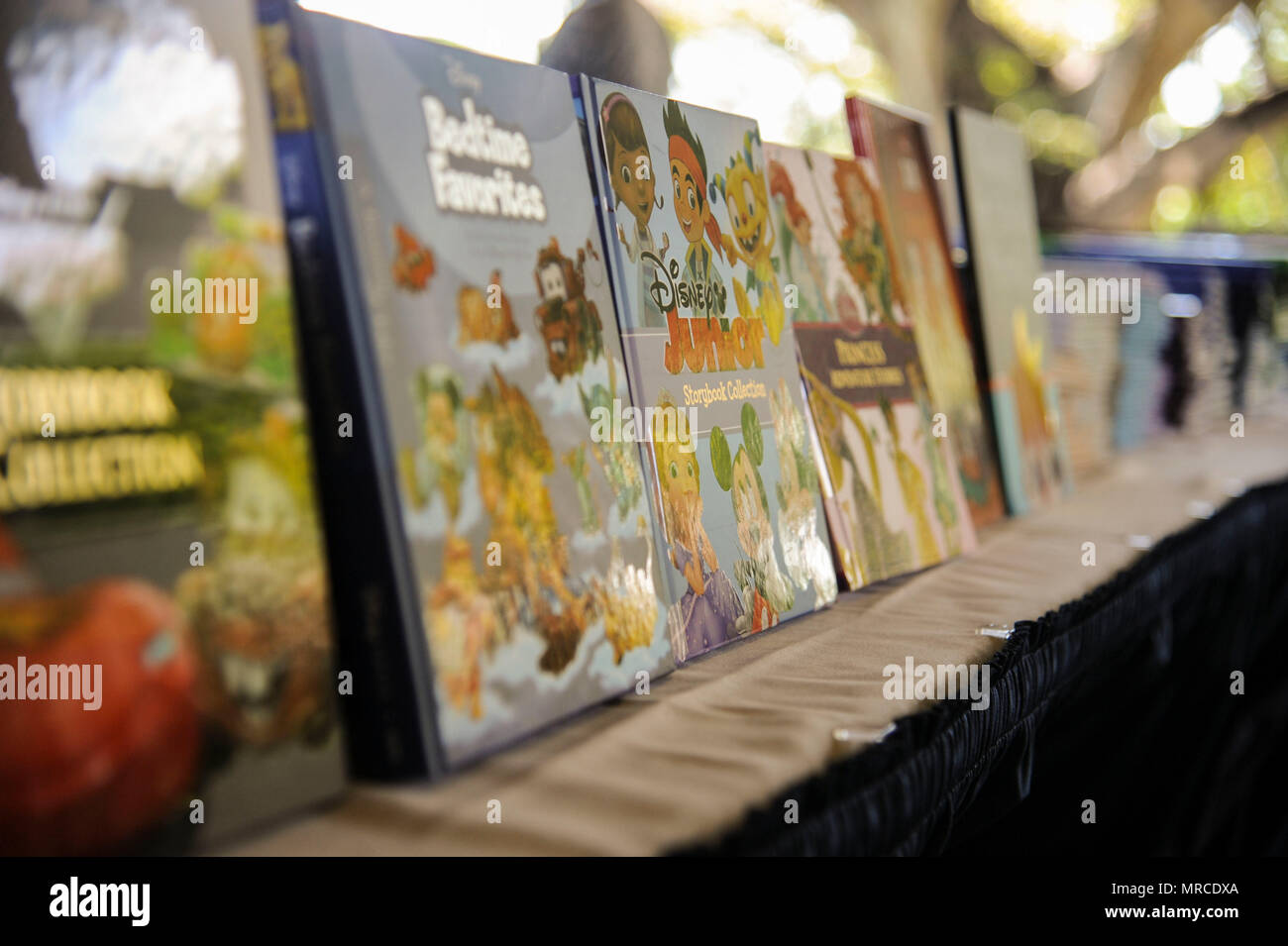 Military libraries hi-res stock photography and images - Alamy