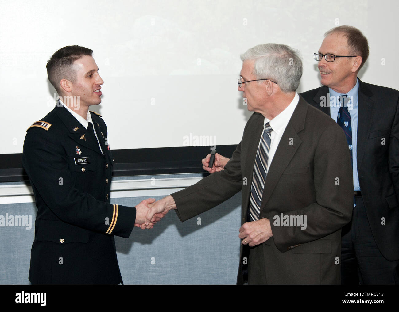 Graduation university class 2017 hi-res stock photography and images ...