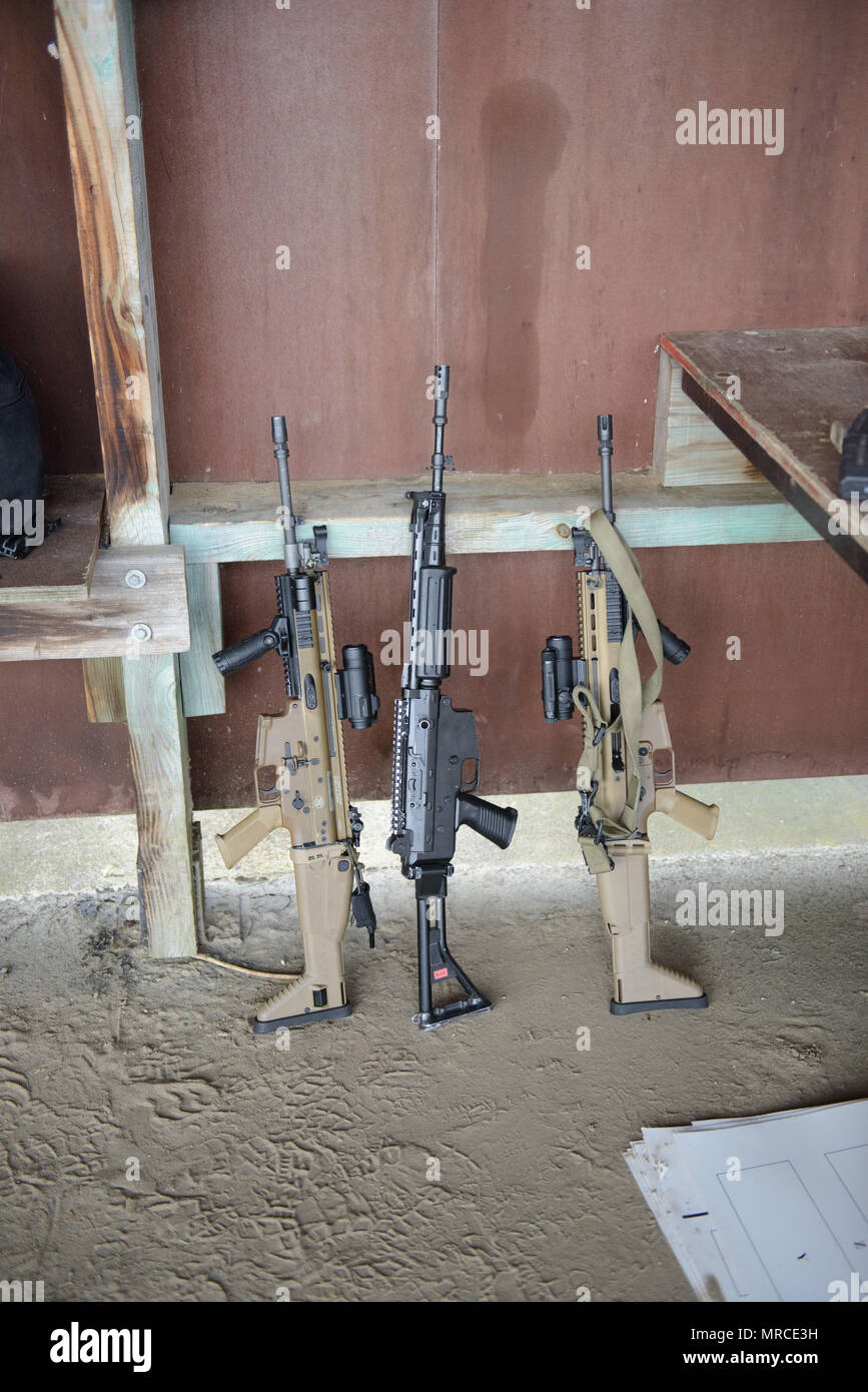 Fn scar hi-res stock photography and images - Alamy