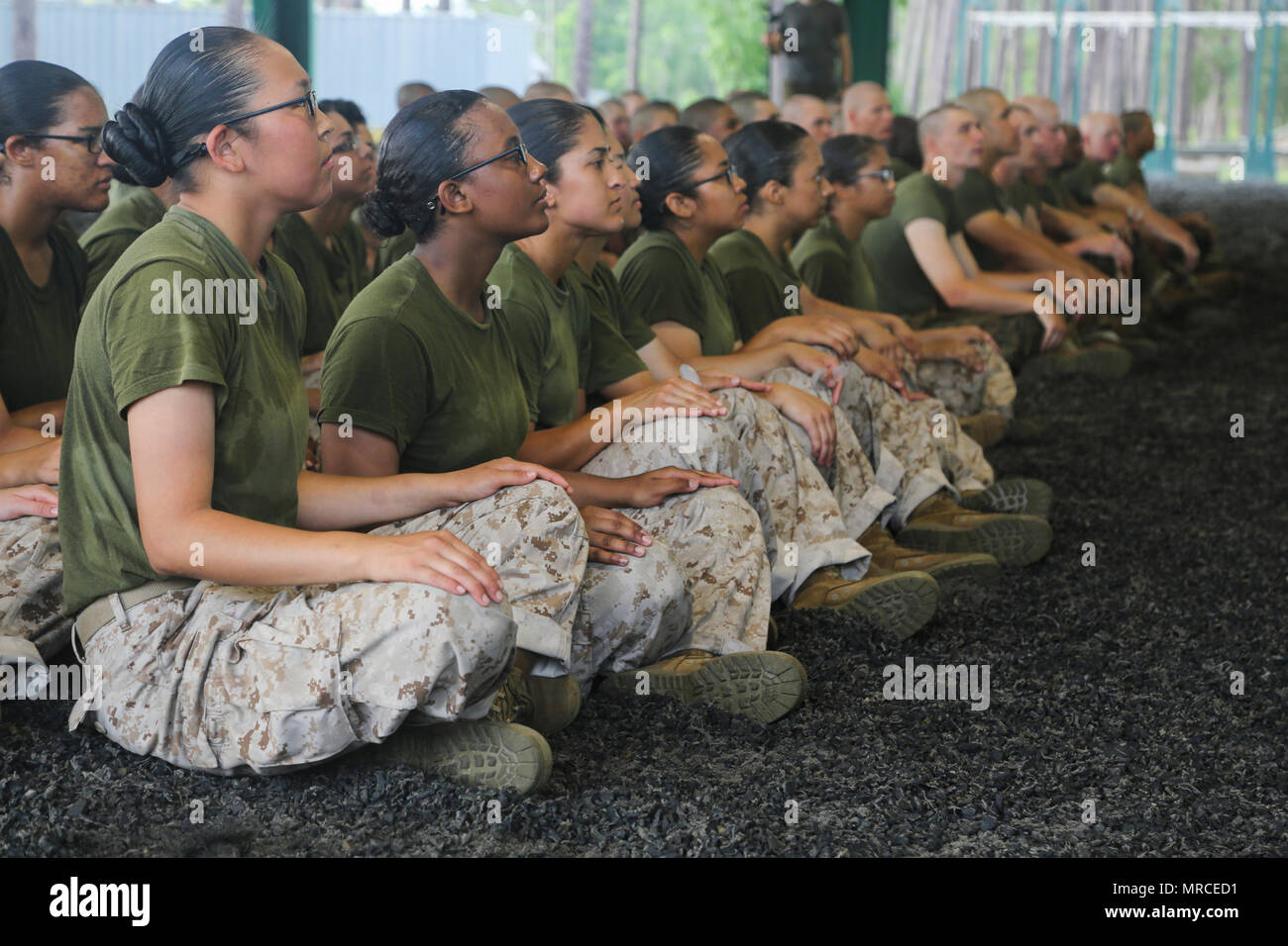 U.S. Marine Corps recruits with Papa Company, 4th Recruit Training ...