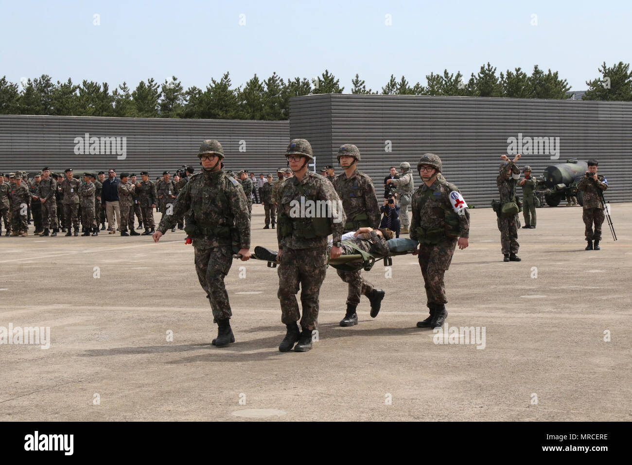 U.S. and Republic of Korea service members demonstrate combined ...