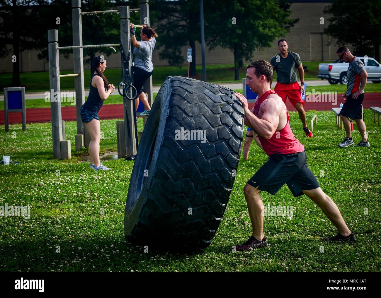 100 meter tire flips hi-res stock photography and images - Alamy