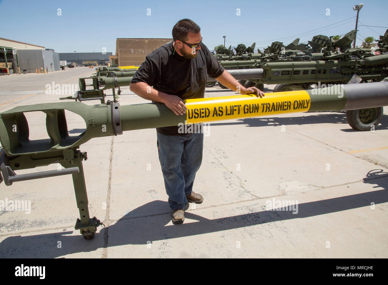 Howitzer repair hi-res stock photography and images - Alamy