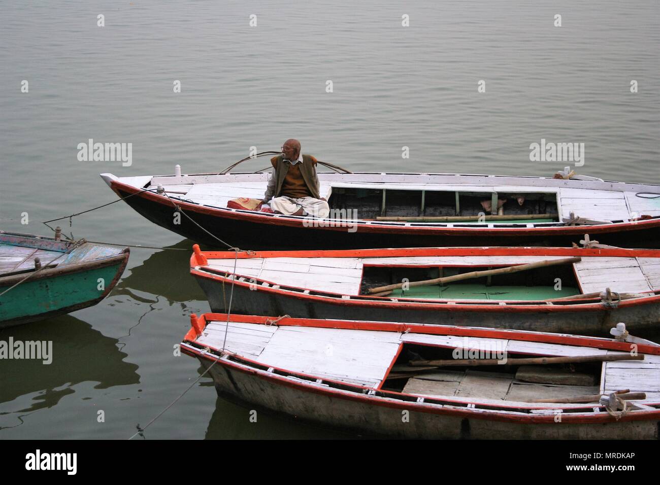 Man boat ganges ghats hi-res stock photography and images - Alamy