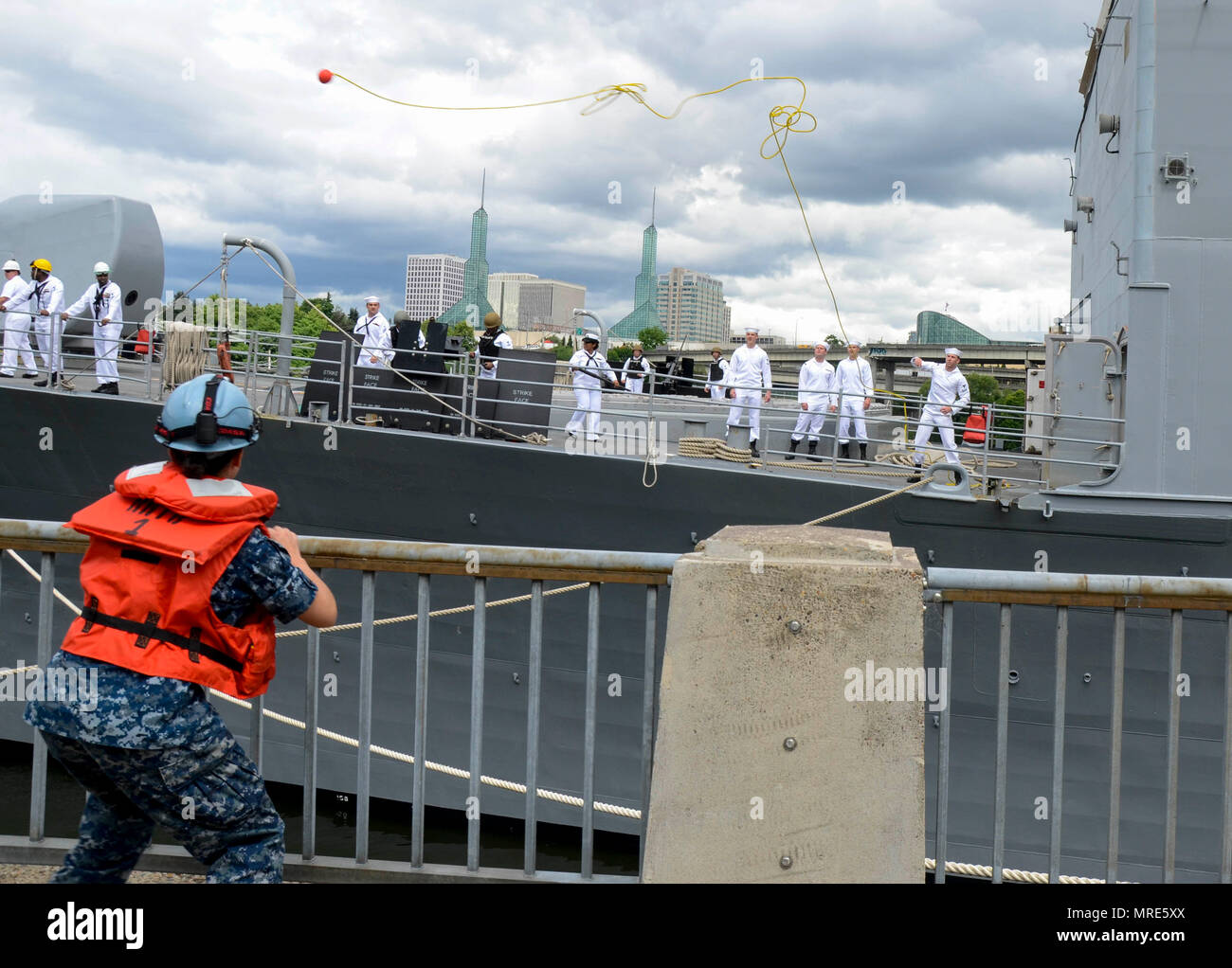 Sailors from USS Bunker Hill (CG 52) cast lines to USS Frank Cable (AS ...