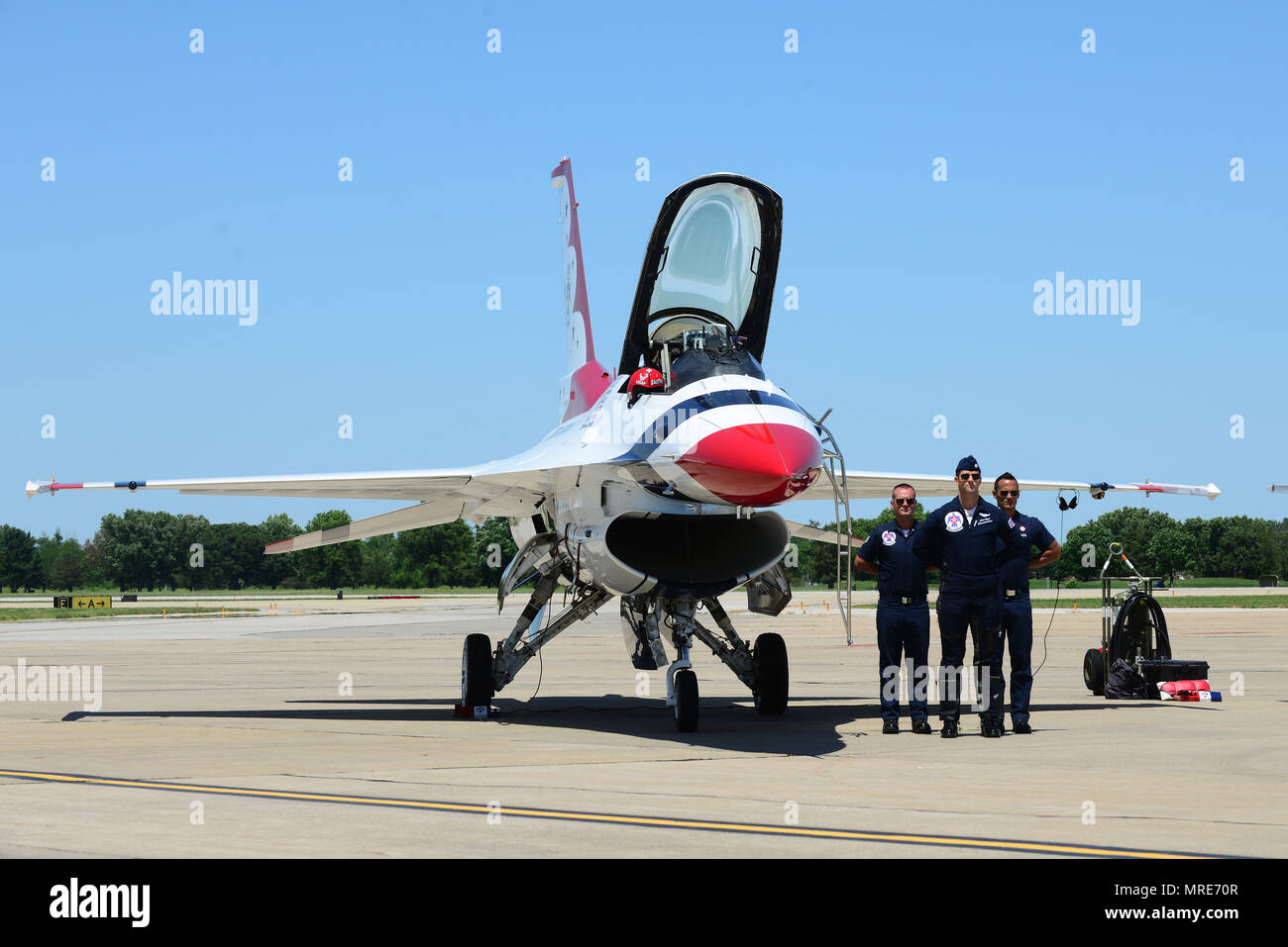 Lt. Col. Jason Heard, U.S. Air Force Air Demonstration pilot, and his ...