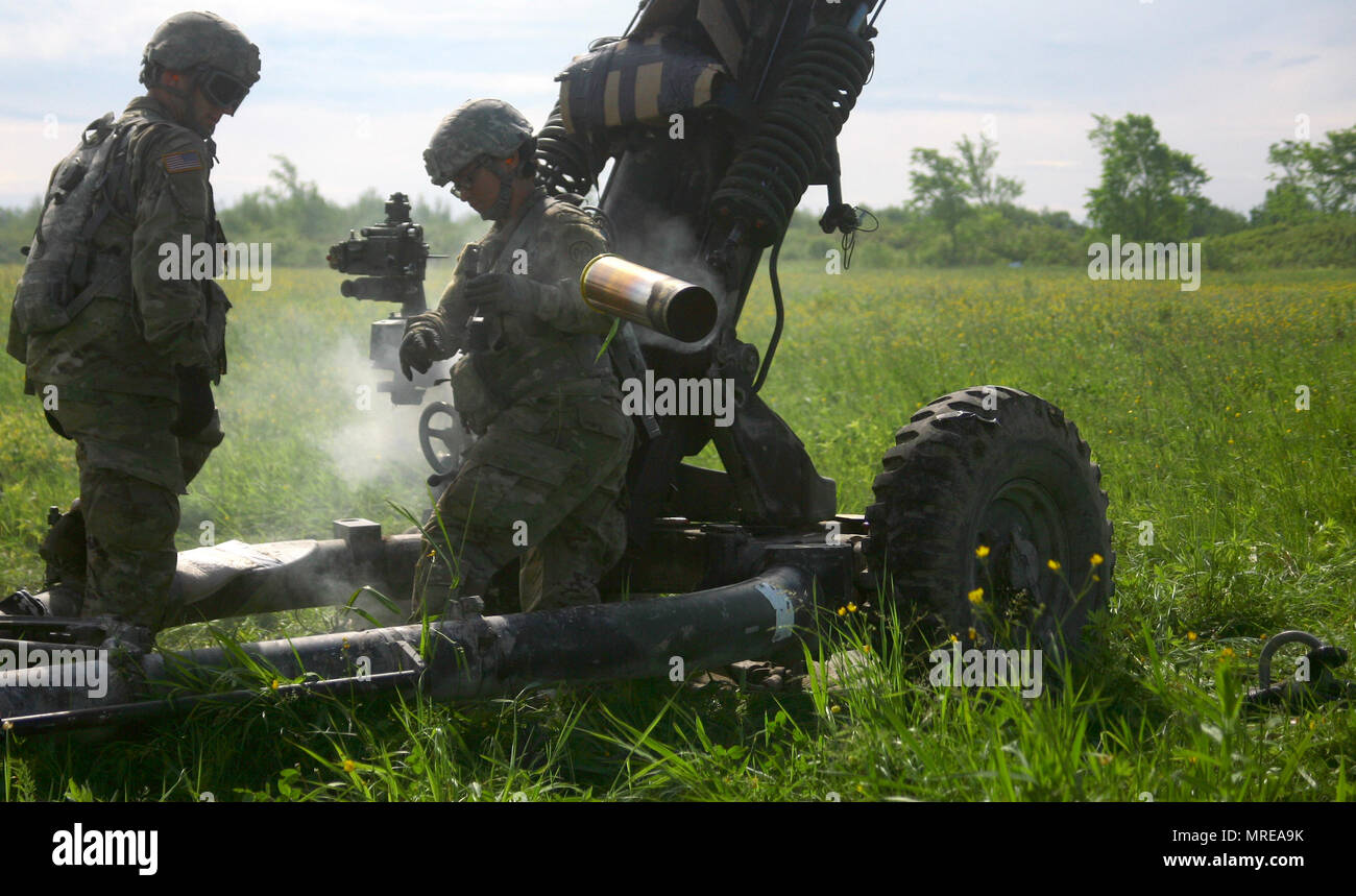 U.S. Soldiers assigned to Alpha Battery, 1st Battalion, 258th Artillery ...