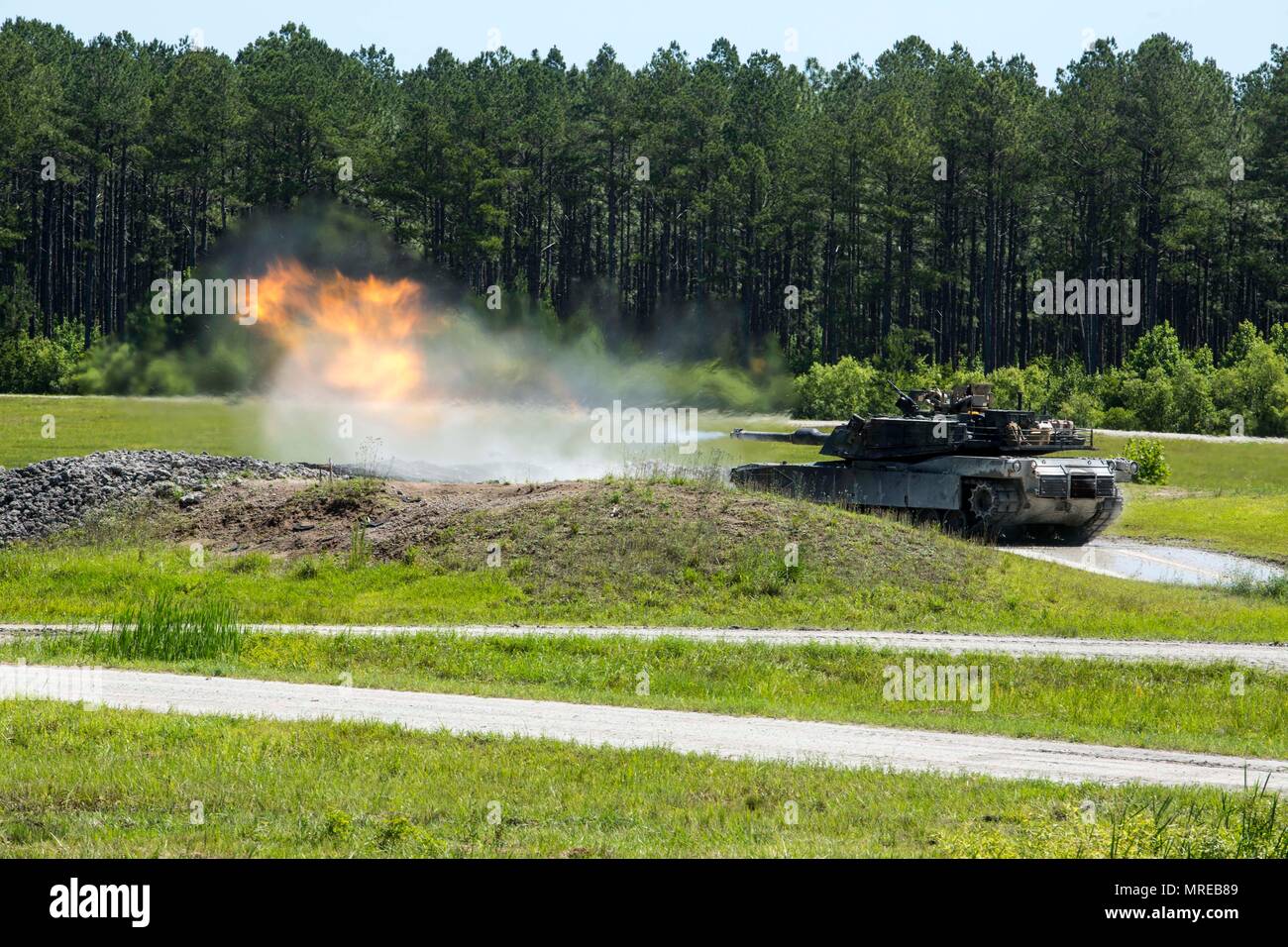 U.S. Marines with Alpha Company, 4th Tank Battalion, 4th Marine ...