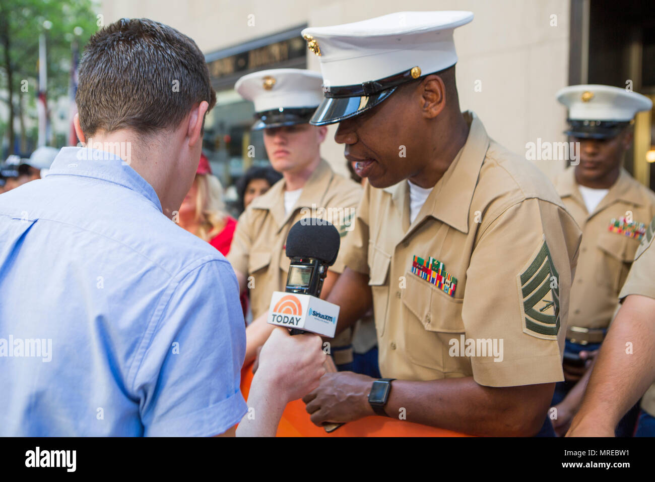 Rockefeller center today show plaza hi-res stock photography and images ...