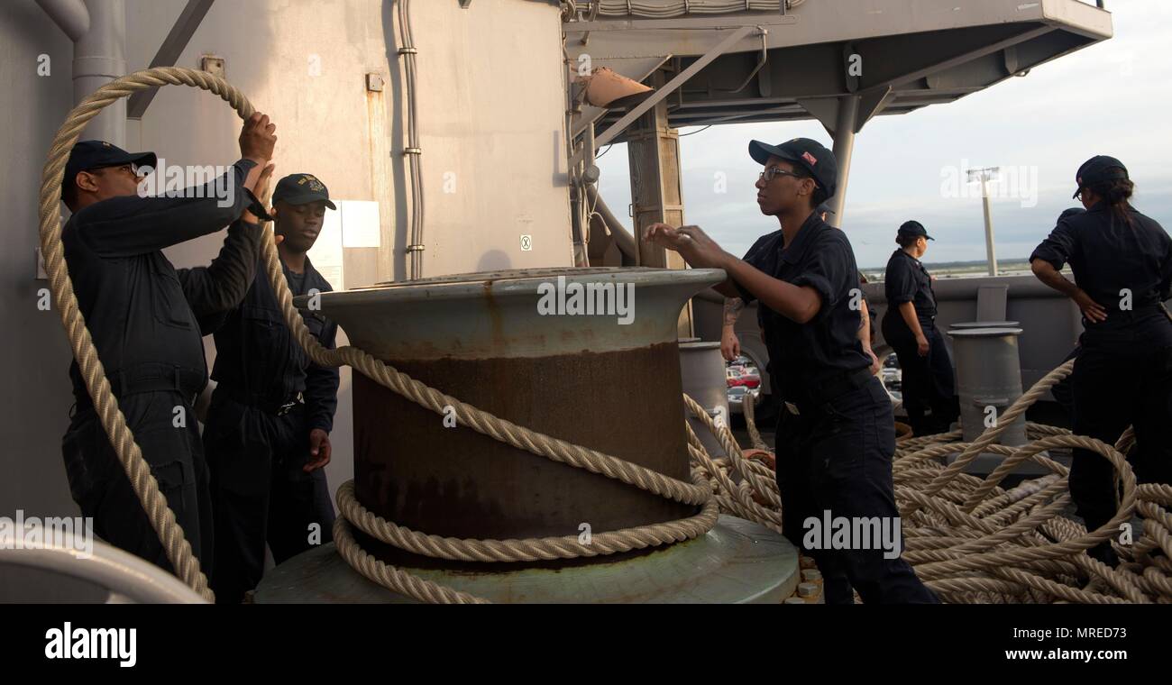 Sailors capstan hi-res stock photography and images - Alamy