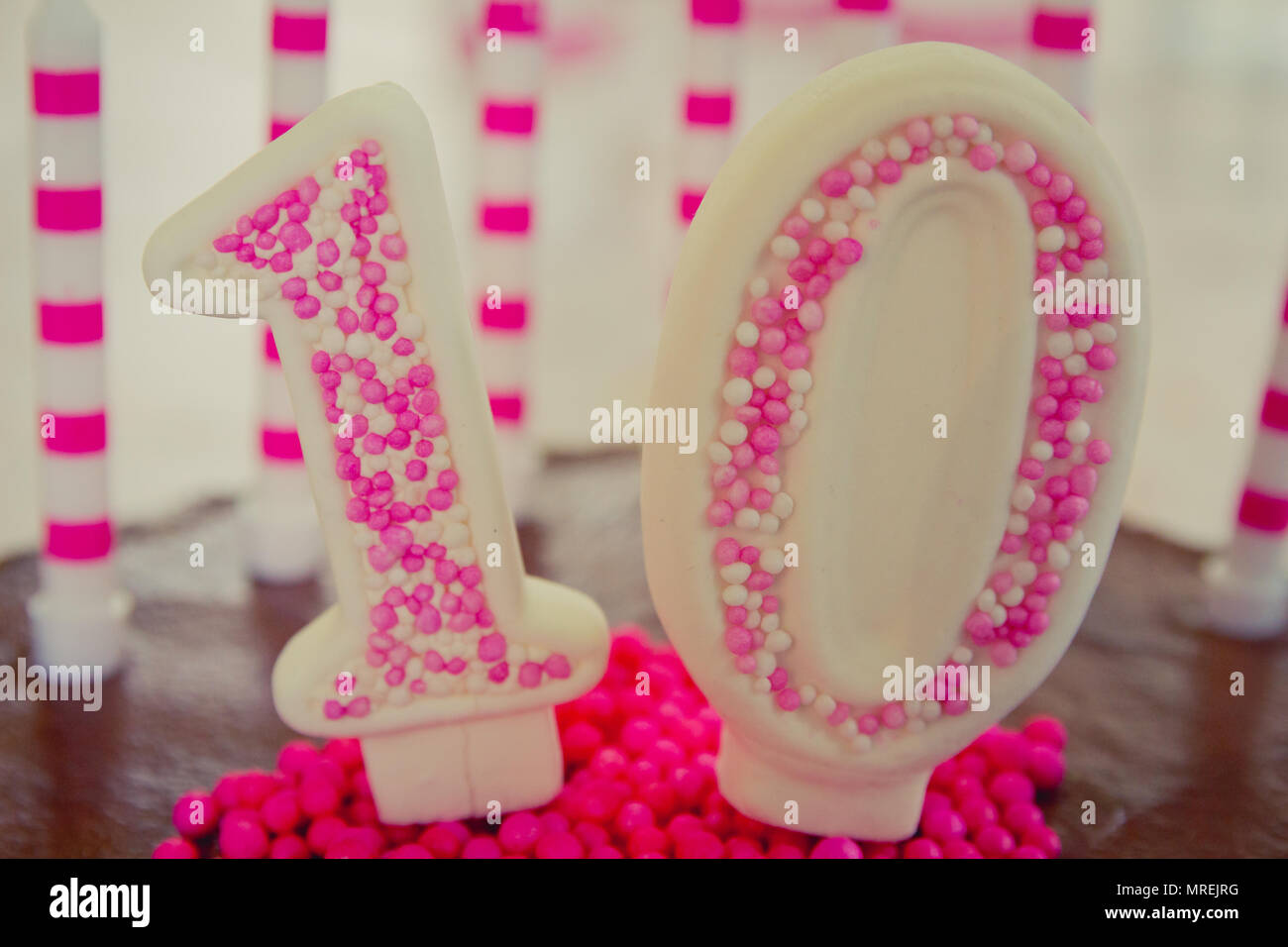 Birthday cake year 10 candle hi-res stock photography and images - Alamy