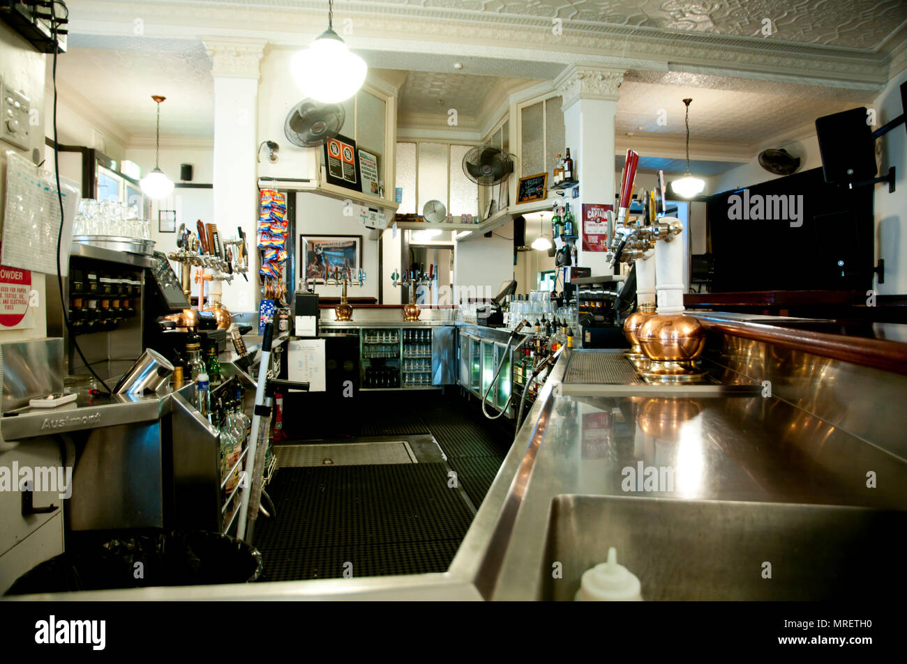 Traditional irish pub interior hi-res stock photography and images - Alamy