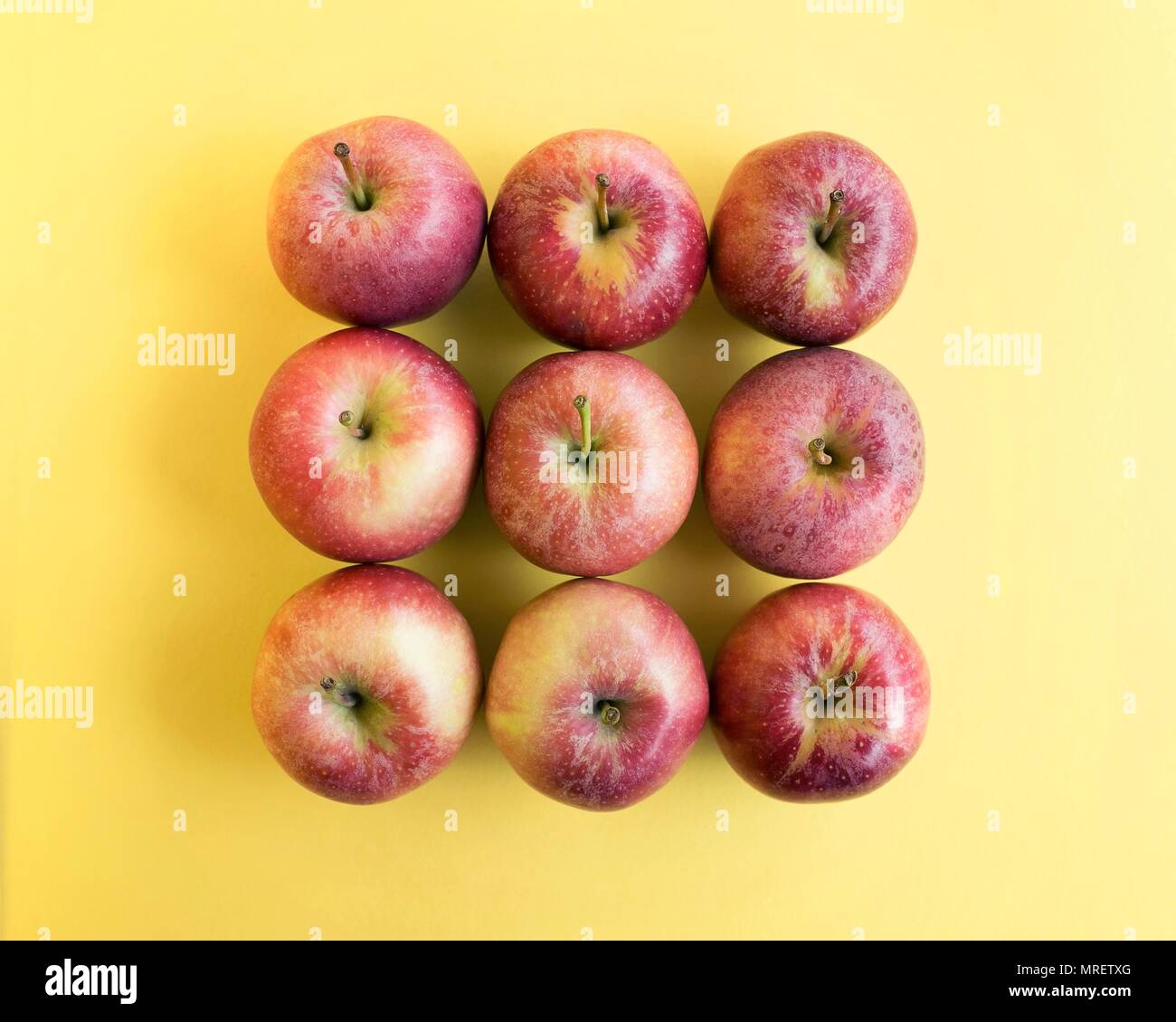 Still life with red apples hi-res stock photography and images - Alamy
