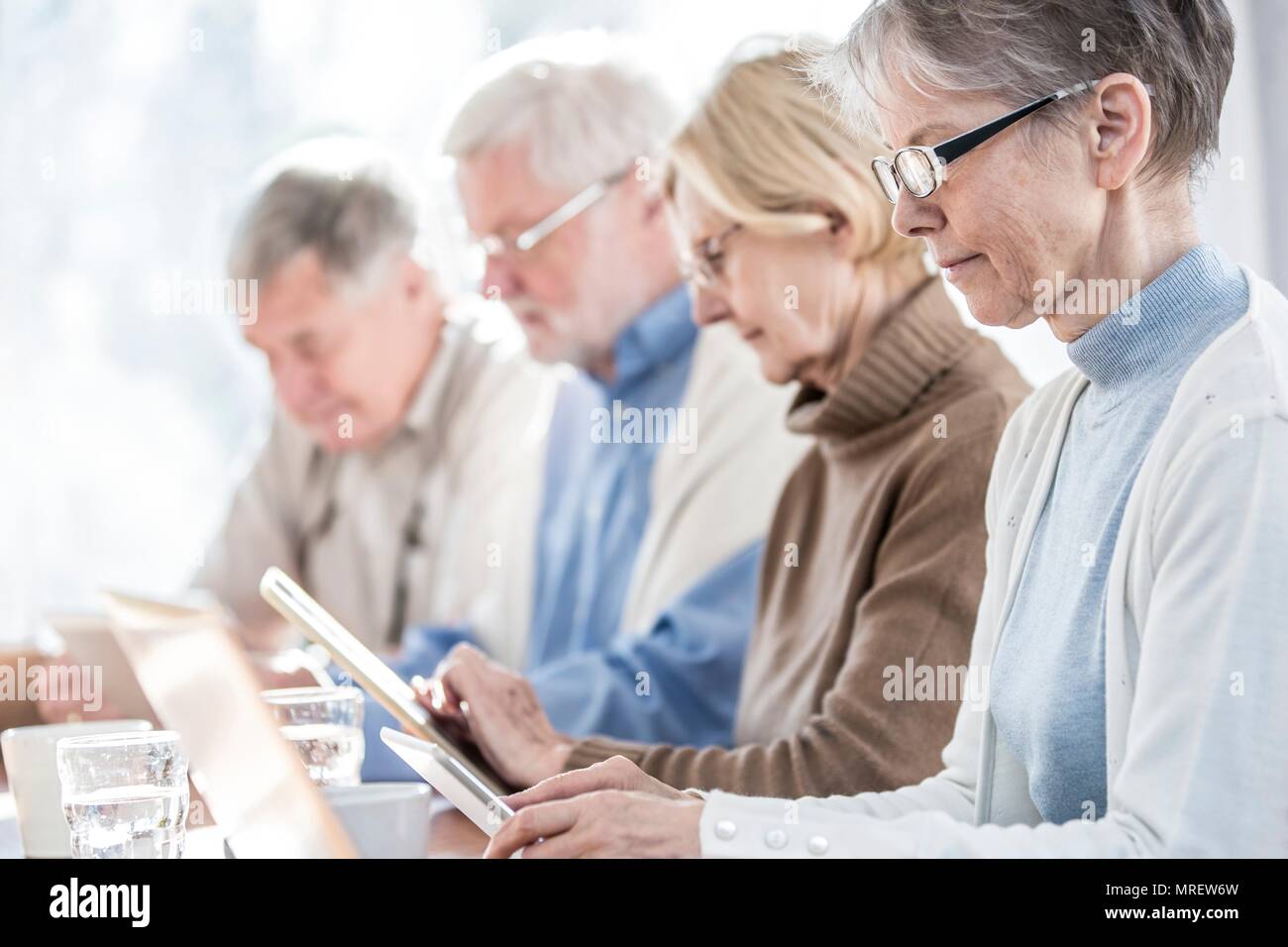 Senior digital skills hi-res stock photography and images - Alamy