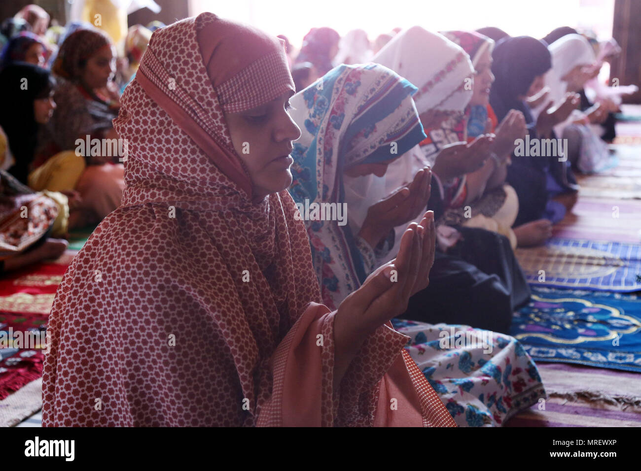 Lahore, Pakistan. 25th May, 2018. Pakistani faithful Muslims offer 2nd ...