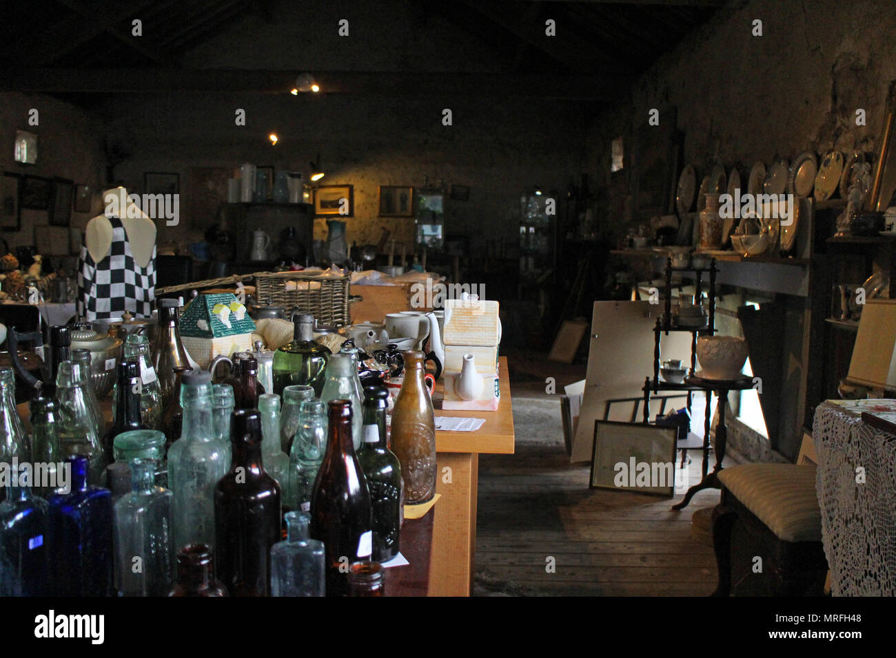 Antique collectable shop tourism hi-res stock photography and images ...