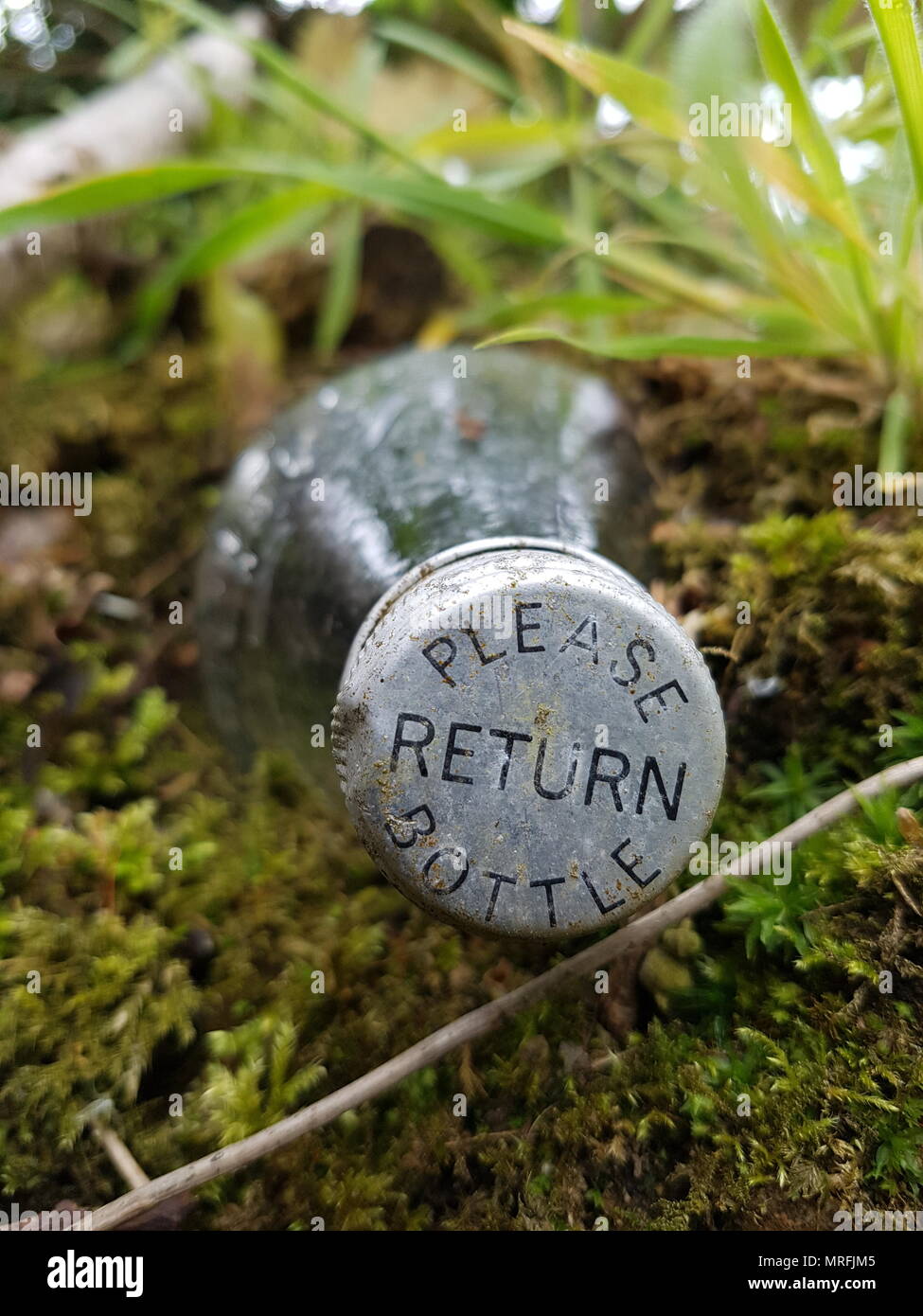 Deposit return hi-res stock photography and images - Alamy