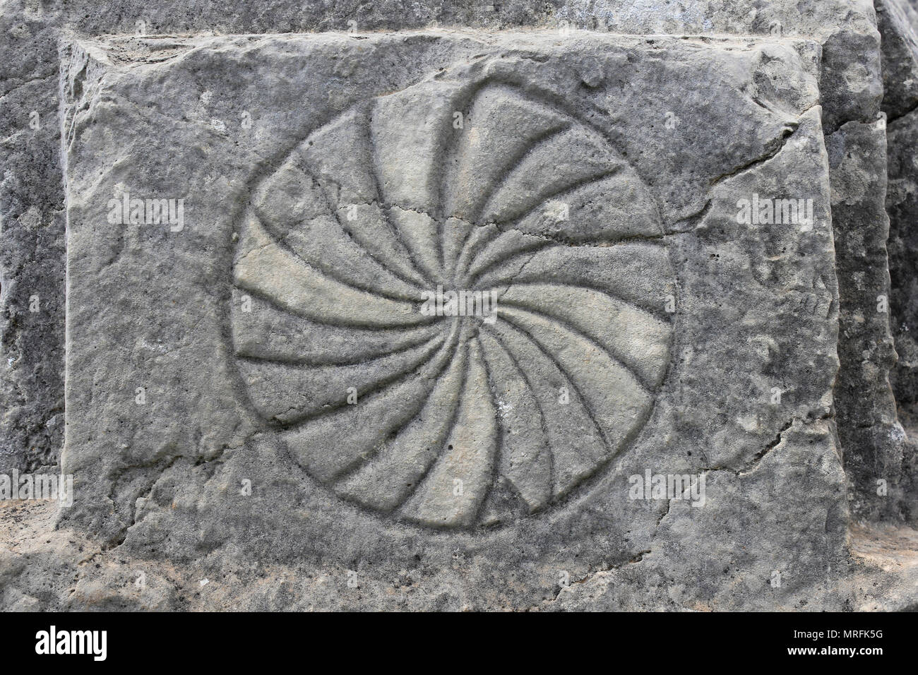 Rayed Circle Wheel Symbol Stock Photo - Alamy