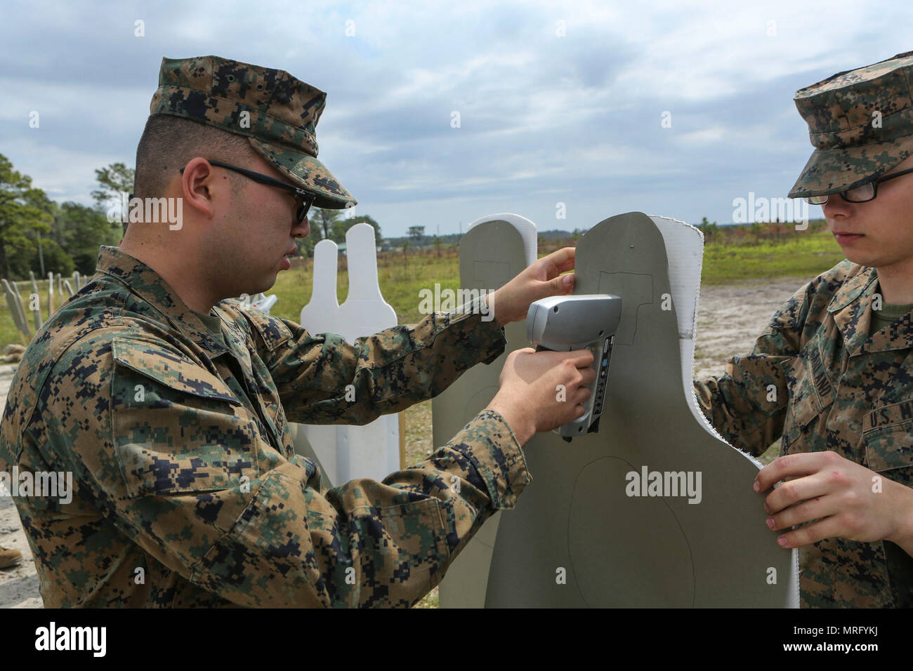 Table 5 shoot hi-res stock photography and images - Alamy