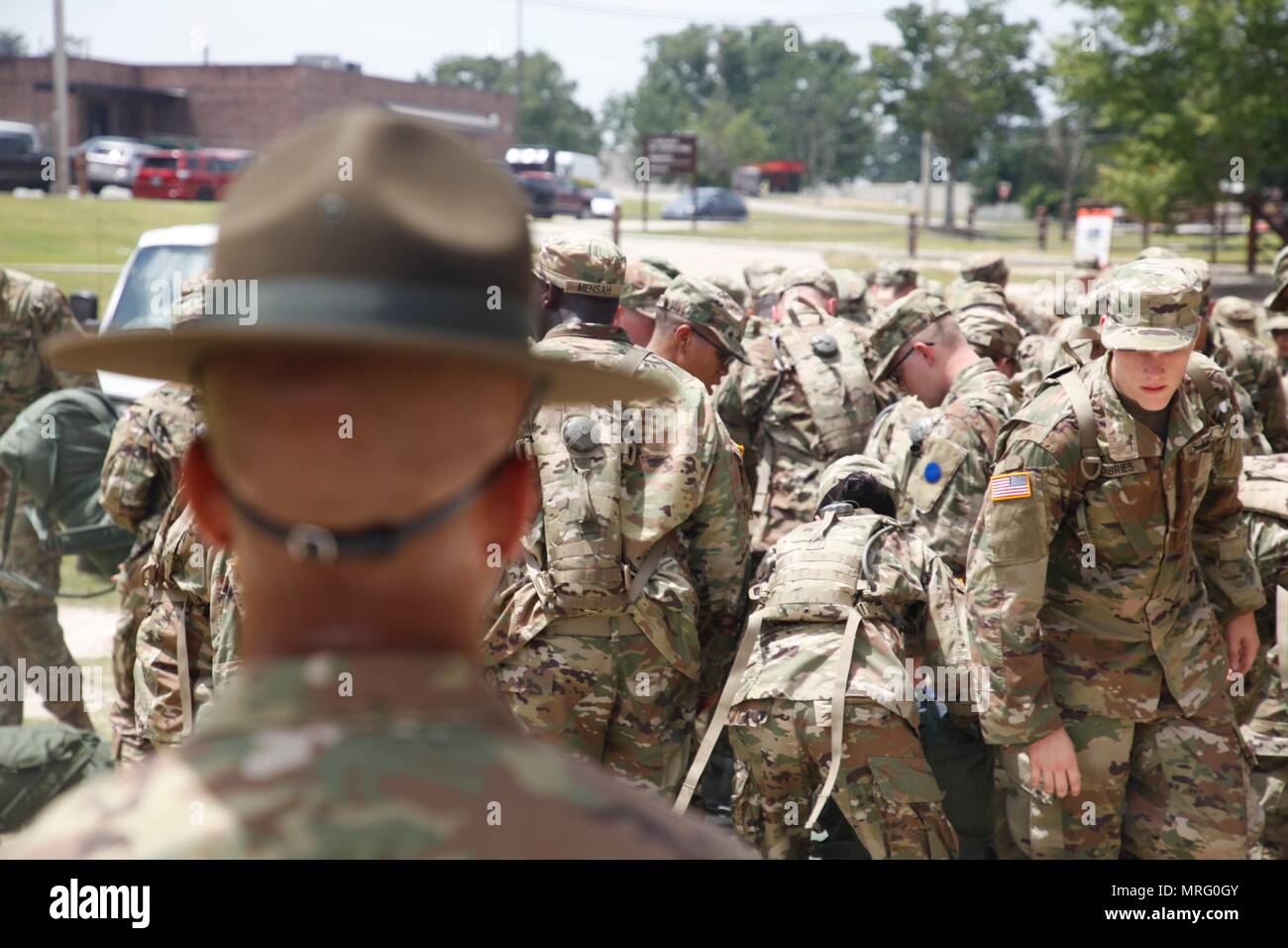 U.S. Army Drill Sergeant assigned to Foxtrot 1st Battalion 34th ...