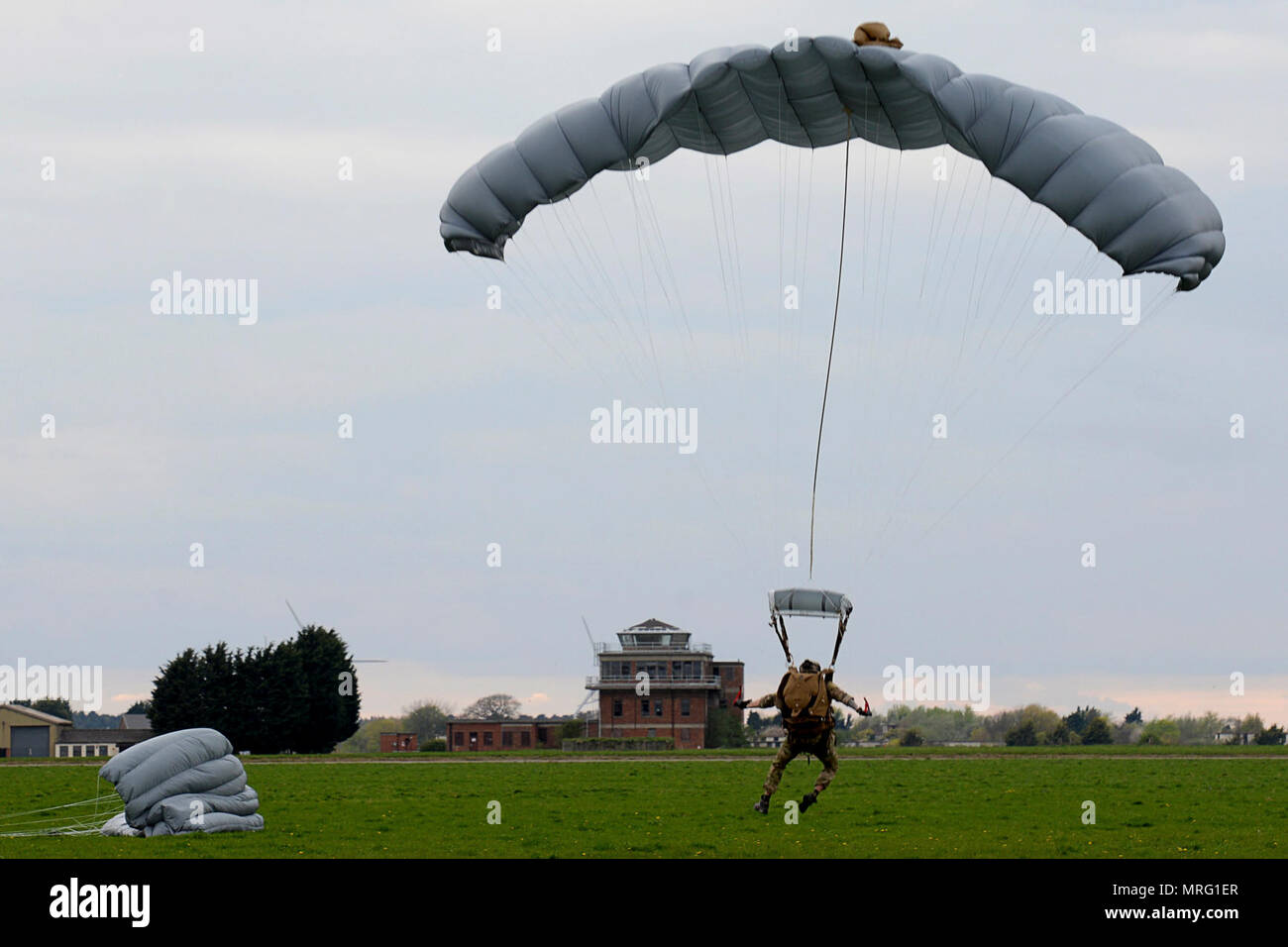 A U.S. Air Force Air Commando, assigned to the 321st Special Tactics ...