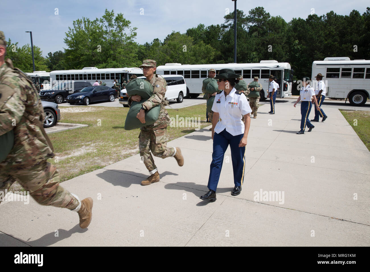 U.S. Army Drill Sergeants assigned to Foxtrot 1st Battalion 34th ...
