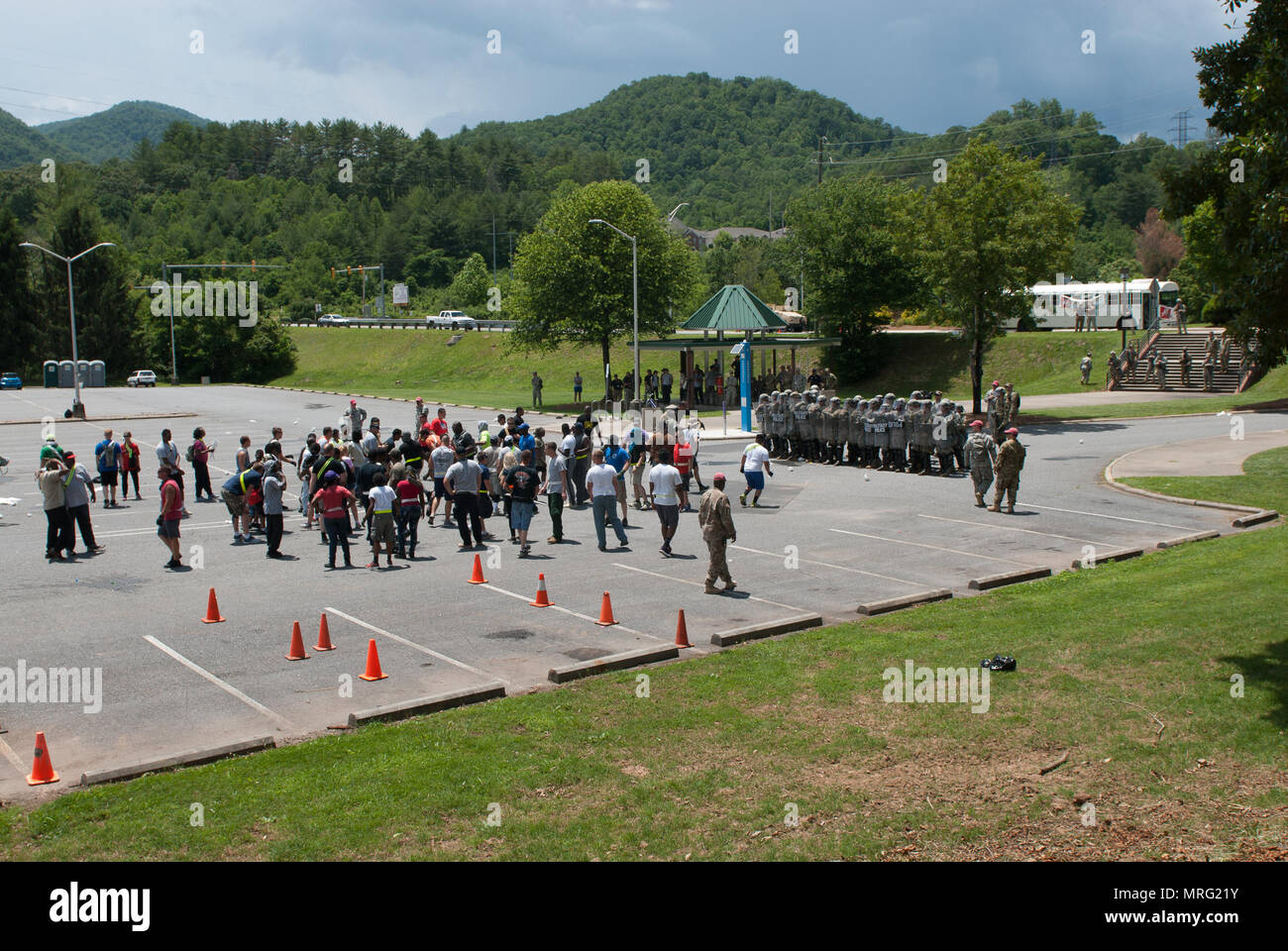North Carolina Army National Guard soldiers from the 130th Maneuver ...