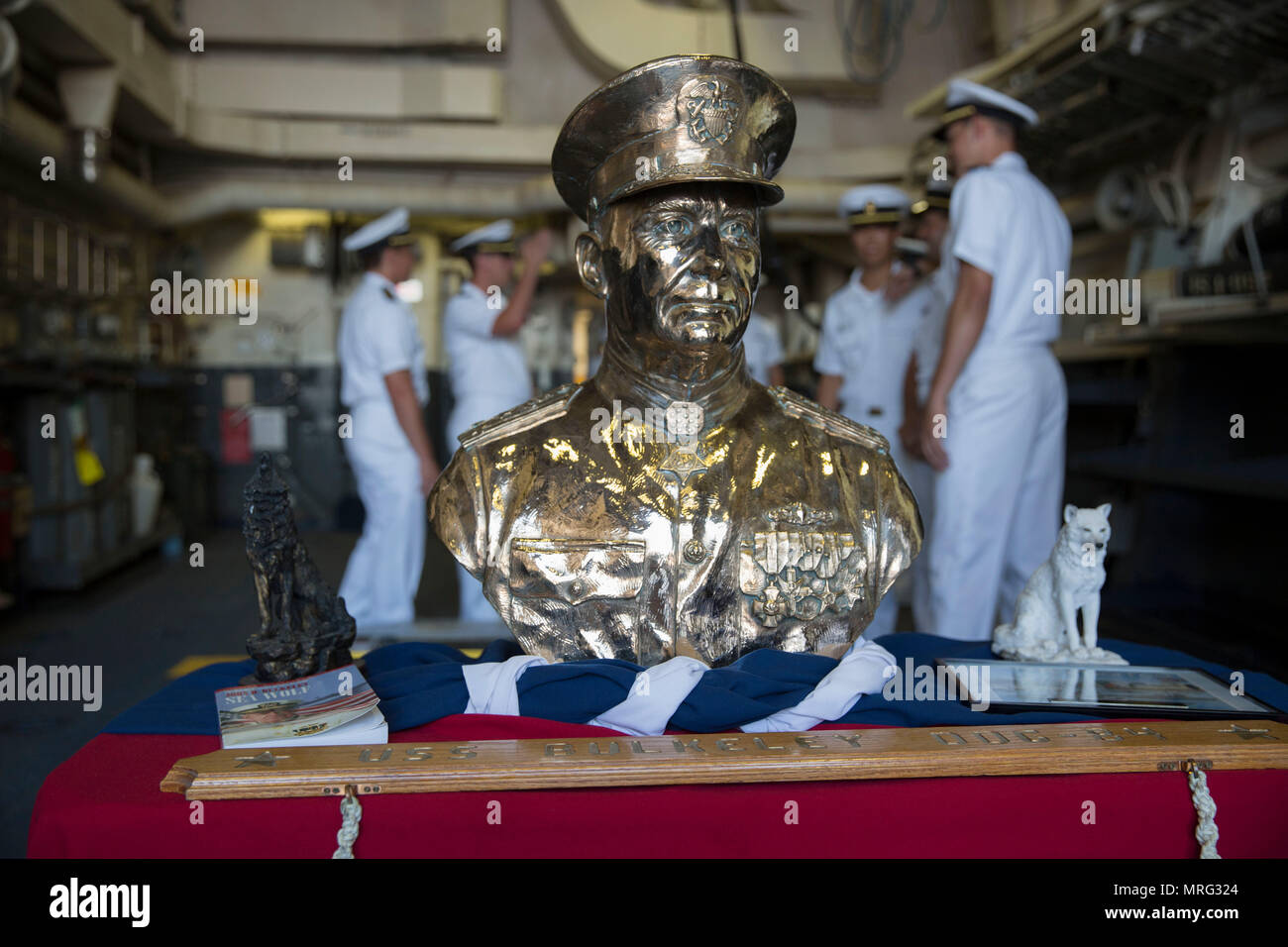 170610-N-IK388-004 NORFOLK, Va. (June 10, 2017) - A statue of Medal of ...