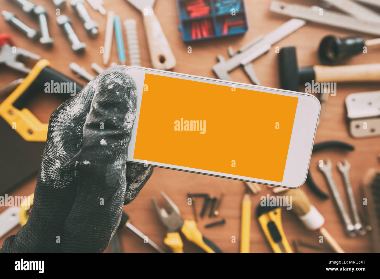 Smart phone hand hi-res stock photography and images - Alamy
