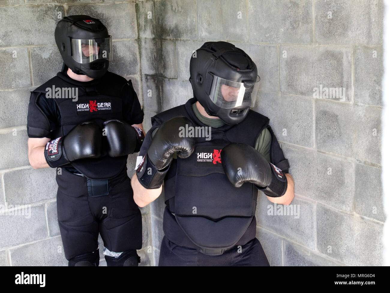 Two instructors at the XVIII Airborne Corps Combatives School gets ...