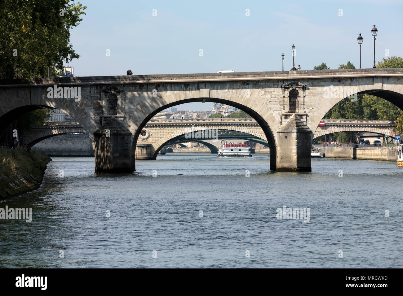 Parisian oldest stone bridge hi-res stock photography and images - Alamy