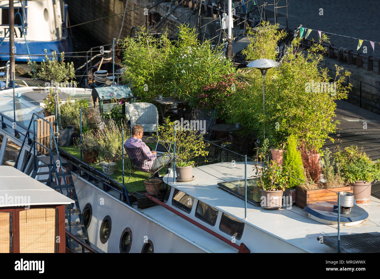 Barge pot hi-res stock photography and images - Alamy