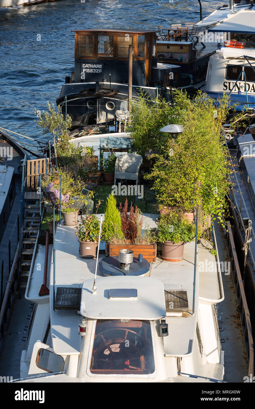living barge on the Seine in Paris. France Stock Photo - Alamy