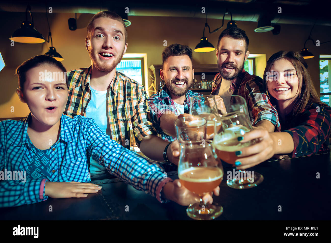 Pub bar shouting hi-res stock photography and images - Alamy