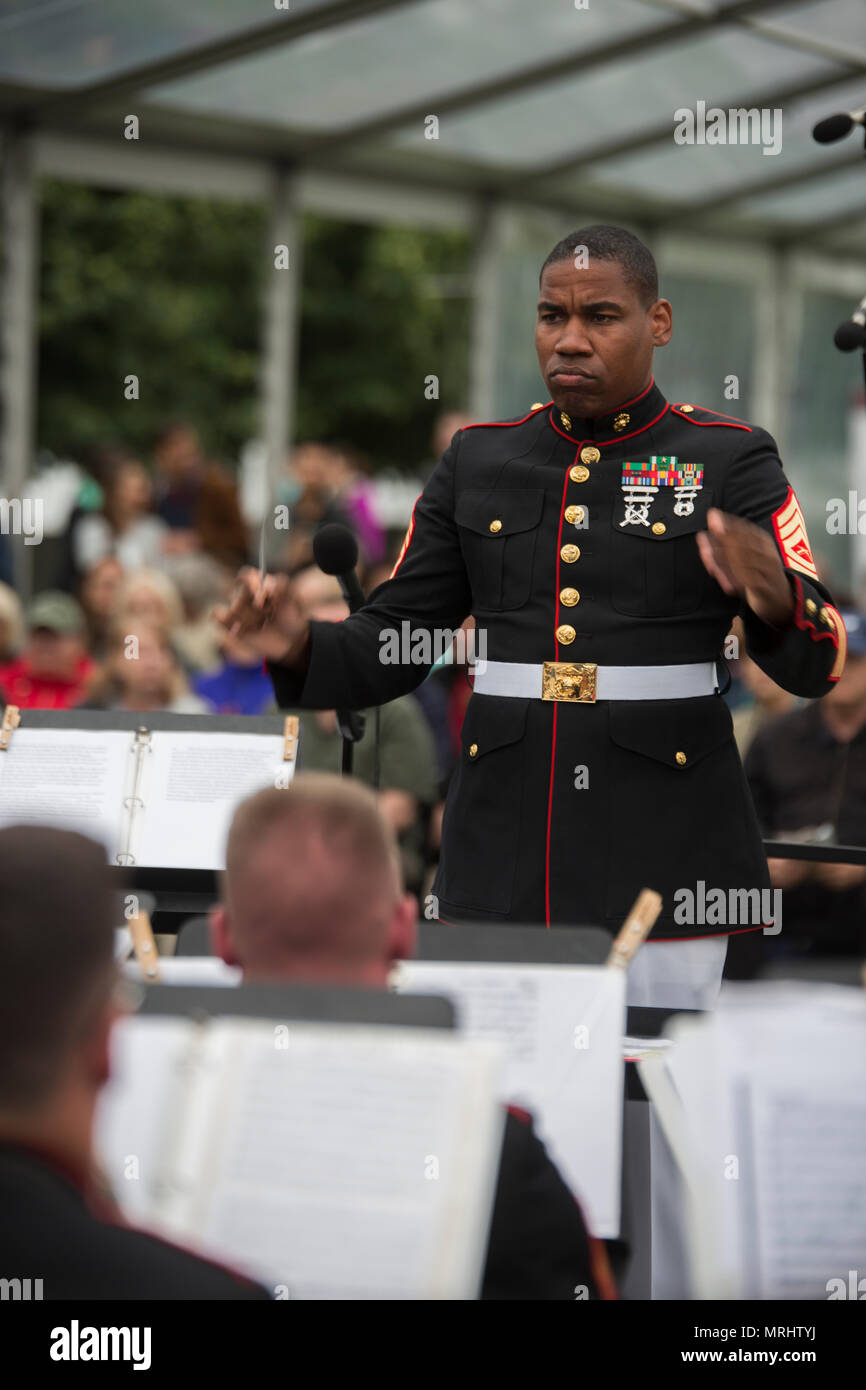 NEW YORK – Gunnery Sgt. Justin A. Hauser, enlisted conductor of Marine ...