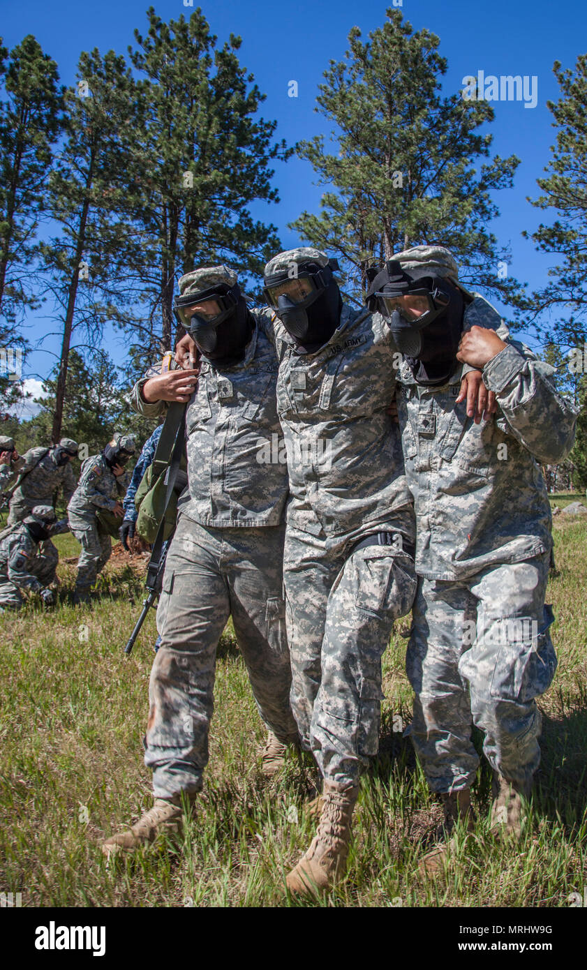 U s soldiers carry wounded soldier hi-res stock photography and images ...