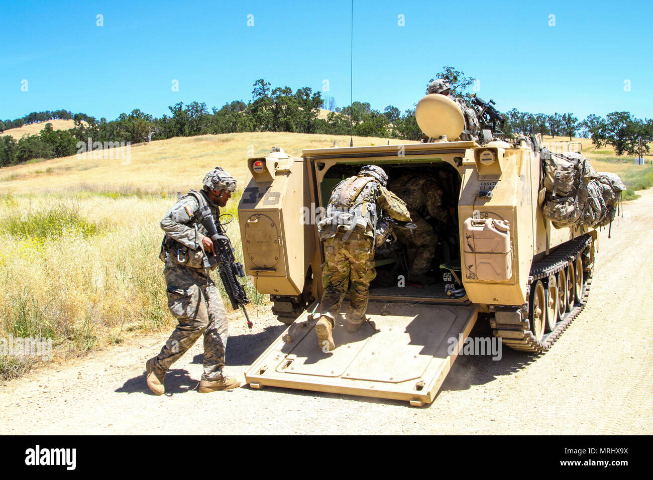 U.S. Army Reserve soldiers from the 374th Engineer Company, 301st ...