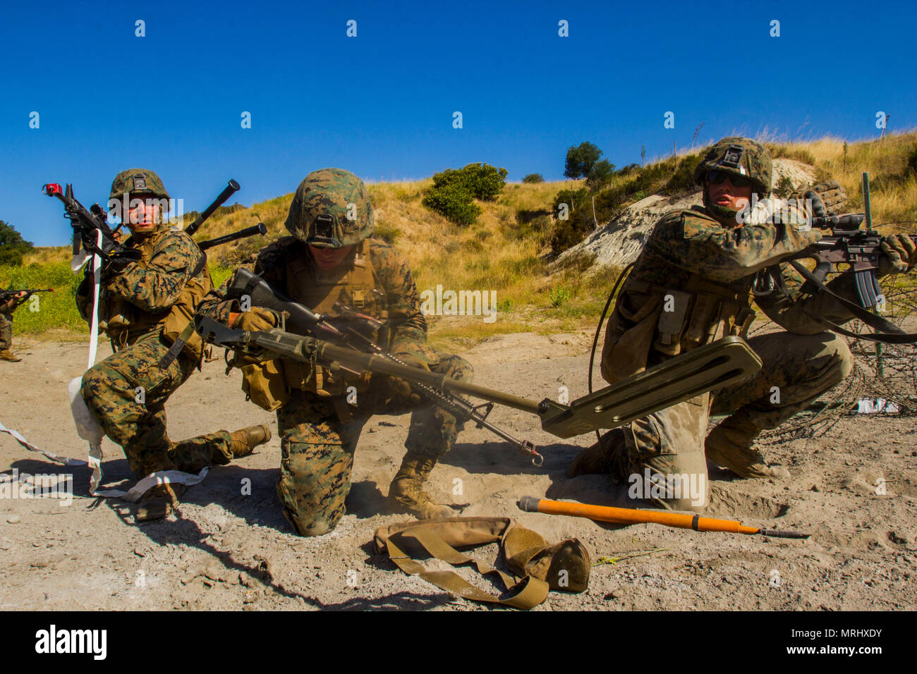 Marines with 4th Combat Engineers Battalion, 4th Marine Division ...