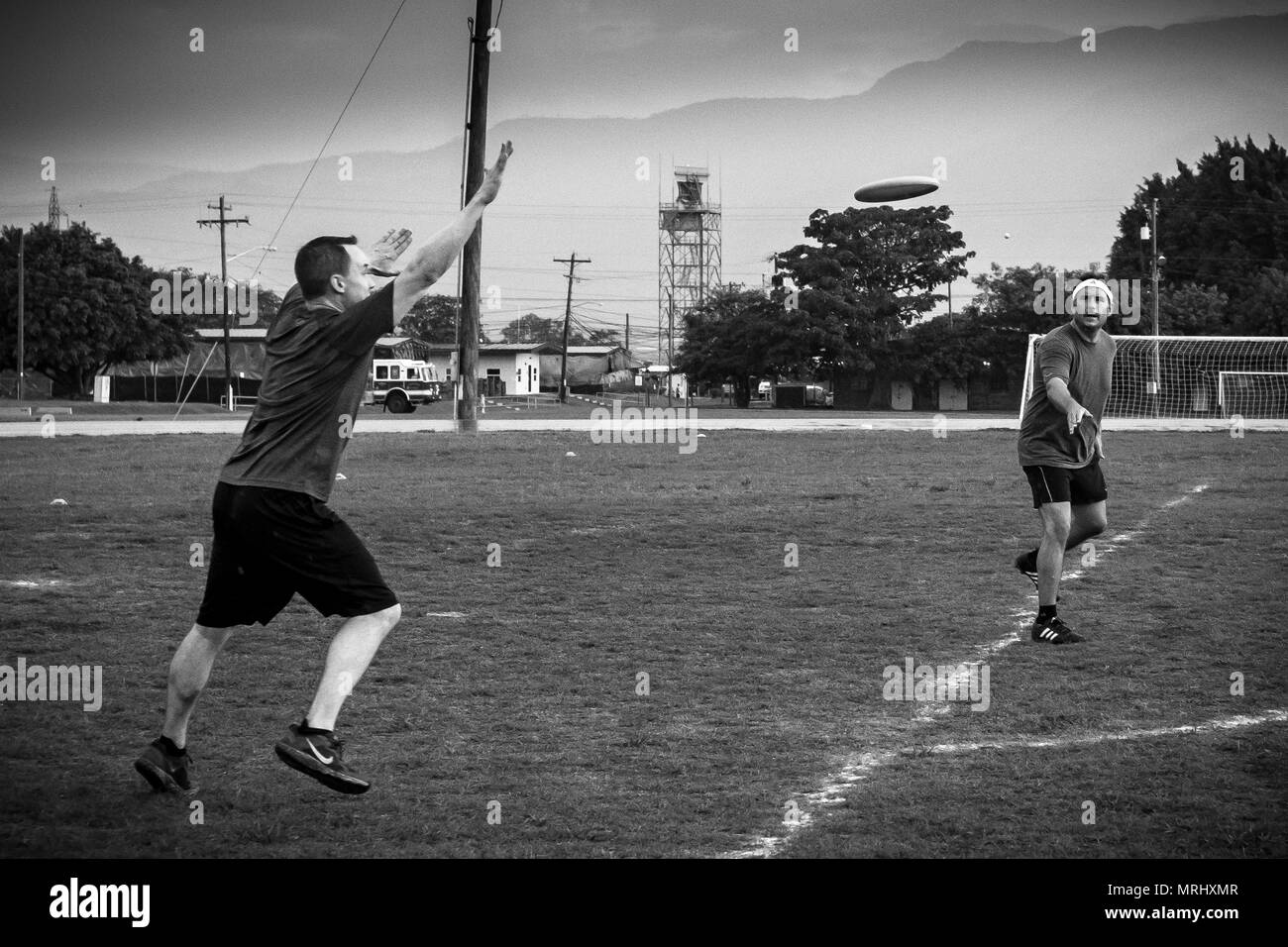Ulitamate frisbee Black and White Stock Photos & Images - Alamy